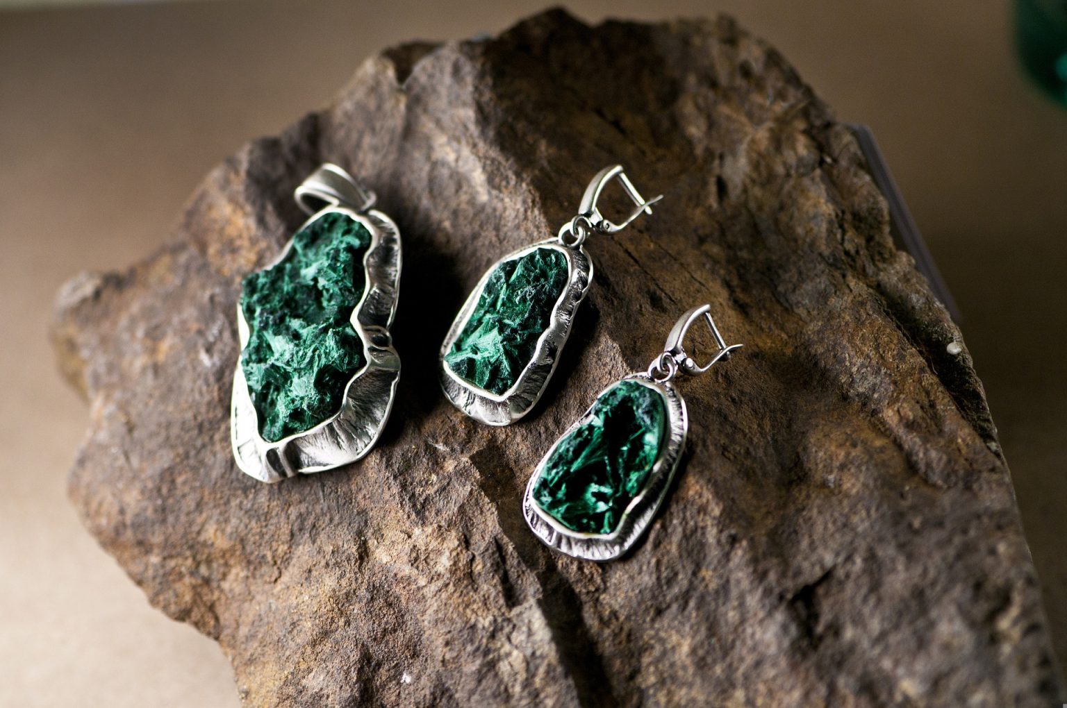 10 Interesting Facts About Malachite - First Class Watches Blog