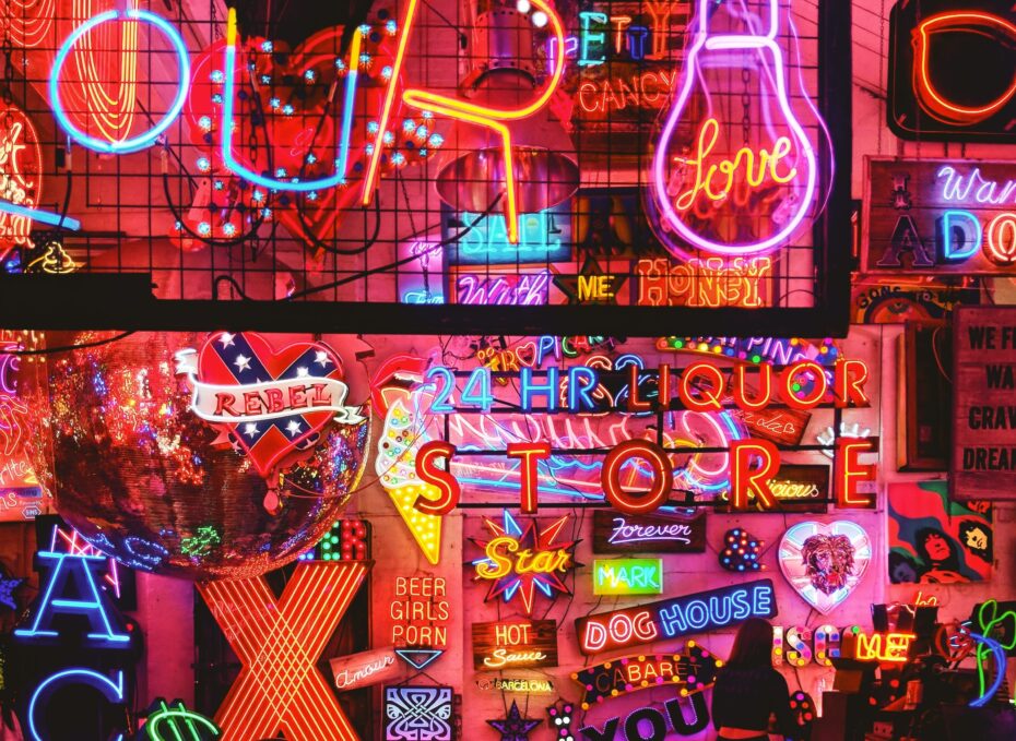 Minimalist vs Maximalist Watches - First Class Watches Blog