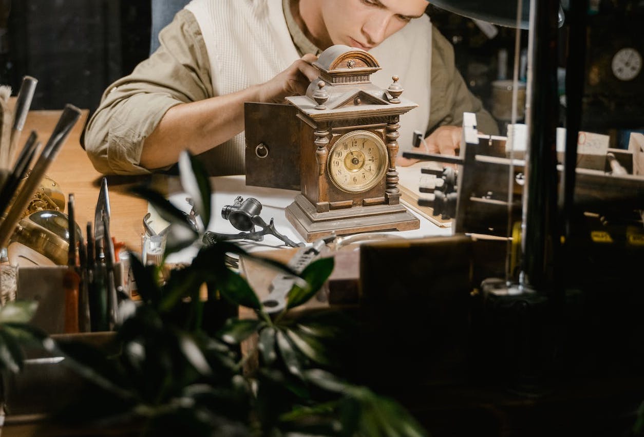 When Do the Clocks Go Back 2023? - First Class Watches Blog