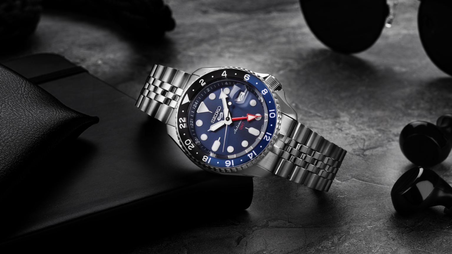 How Does a GMT Watch Work? - First Class Watches Blog